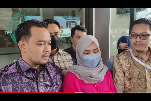 Alasan Septia Siregar Gugat Cerai Putra Siregar - Hits Katadata.co.id