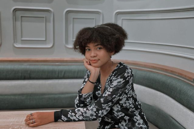 Profil dan Biodata Kezia Caroline: Agama, Umur, IG, Main Melukis Senja ...