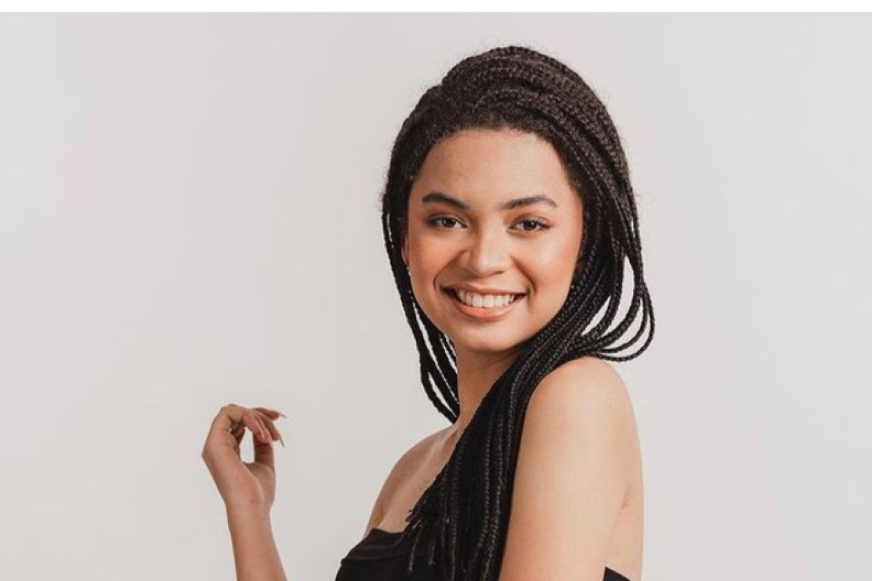 Profil dan Biodata Kezia Caroline: Agama, Umur, IG, Main Melukis Senja ...