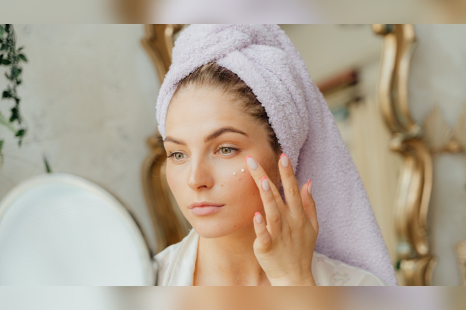 4 Manfaat Moisturizer untuk Wajah, Bikin Kulit Awet Muda - Lifestyle ...