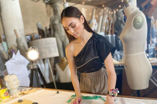 Profil dan Biodata R'Bonney Gabriel: Agama, Umur, Miss Universe 2022 ...