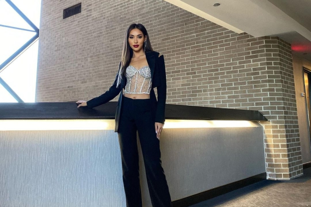 8 Pesona Laksmi De Neefe Suardana di Miss Universe 2022 - Hits Katadata ...