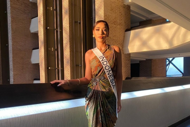 8 Pesona Laksmi De Neefe Suardana di Miss Universe 2022 - Hits Katadata ...