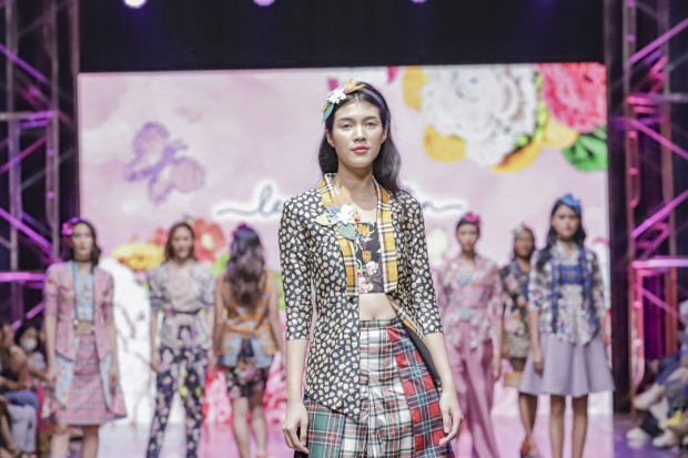 Lenny Agustin Tampilkan Kebaya Funky di Spotlight Indonesia 2022 ...
