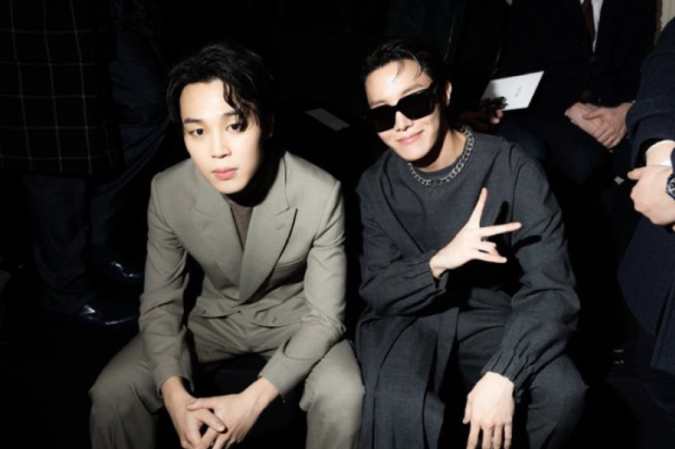 7 Potret Jimin BTS di Paris Fashion Week 2023, Pose sama David Beckham - Korea Katadata.co.id