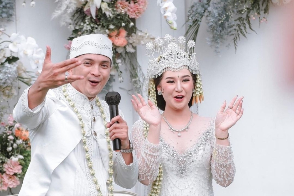 4 Fakta Aktor Reiner Manopo dan Adisty Juniar Menikah, Maharnya Unik ...