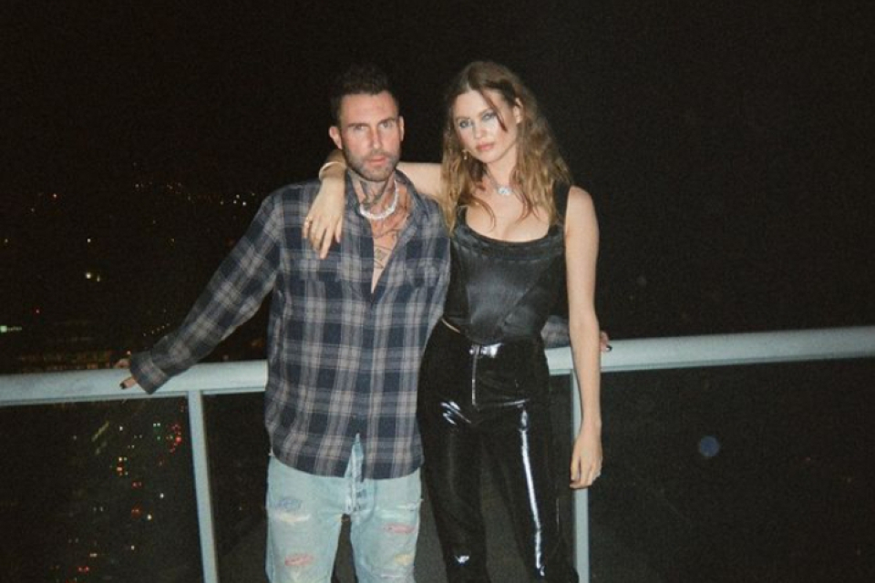 Sempat Terseret Skandal Selingkuh, Adam Levine Dikaruniai Anak Ketiga ...
