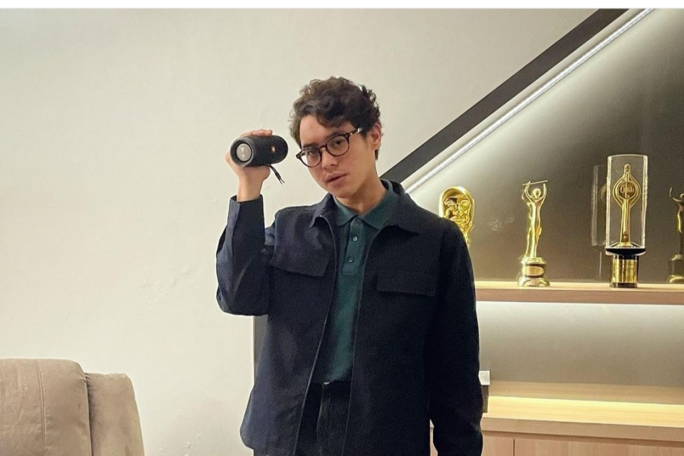 Viral Video Ardhito Pramono Pingsan di Panggung, Penonton Histeris ...