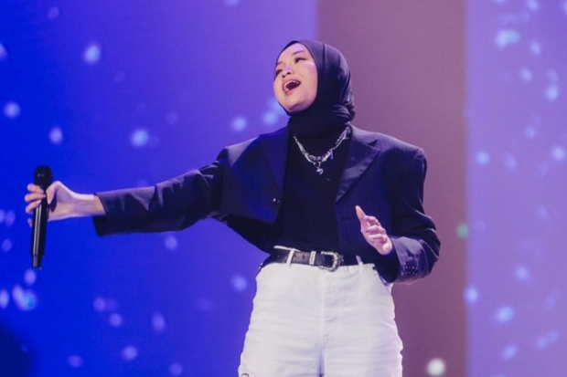 Profil dan Biodata Salma Salsabil: Umur, Asal, Peserta Indonesian Idol - Hits Katadata.co.id