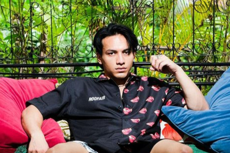 7 Potret Jefri Nichol Ikut Demo Tolak Undang-Undang Cipta Kerja - Hits Katadata.co.id