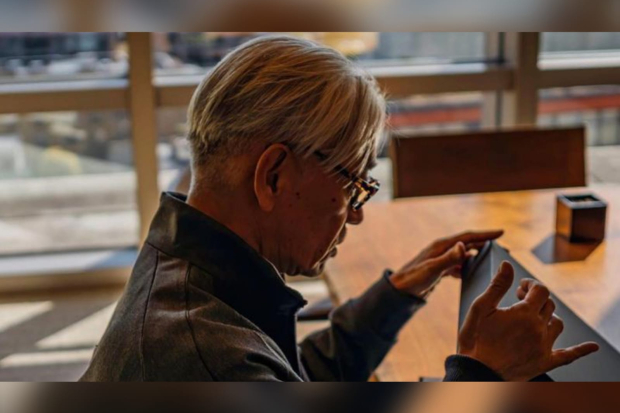 10 Fakta Ryuichi Sakamoto, Komposer Jepang Terlibat di Album Suga BTS - Hits Katadata.co.id