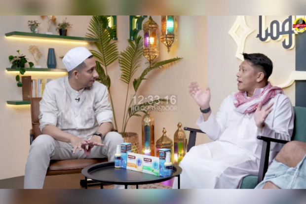 Didandani Pakai Sorban oleh Habib Jafar, Tampilan Boris Bokir Disorot - Hits Katadata.co.id