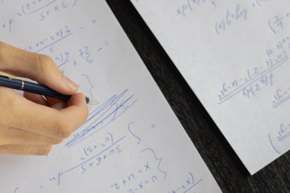 15 Contoh Soal UTBK SNBT 2025 Penalaran Matematika Beserta Pembahasannya - Edukasi Katadata.co.id