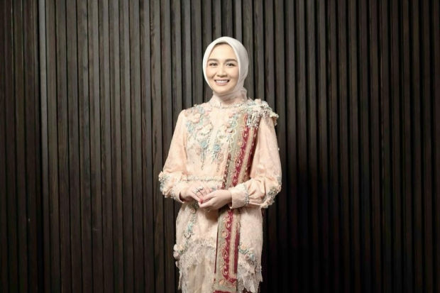 Profil dan Biodata Dine Mutiara: Umur, Bisnis, Istri Sahrul Gunawan ...