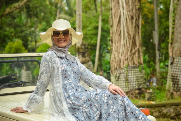 Profil dan Biodata Dine Mutiara: Umur, Bisnis, Istri Sahrul Gunawan ...