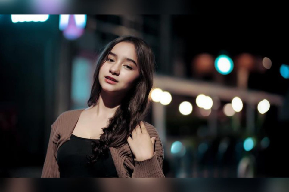 Profil dan Biodata Bebby Hatami: Agama, Umur, Karier, Sinetron, IG - Hits Katadata.co.id