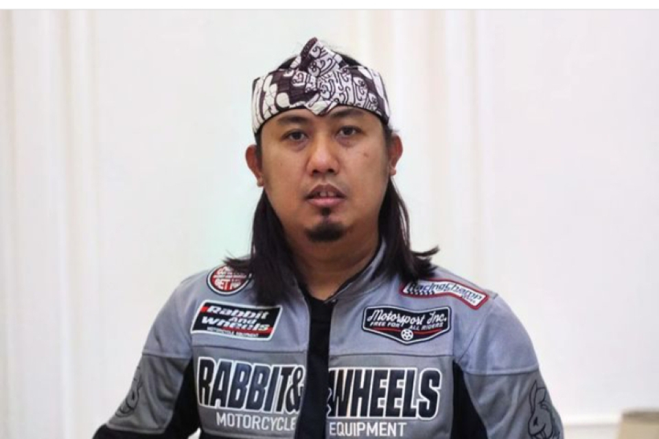 Ayah Meninggal, Ade Jigo Unggah Potret Pilu - Hits Katadata.co.id