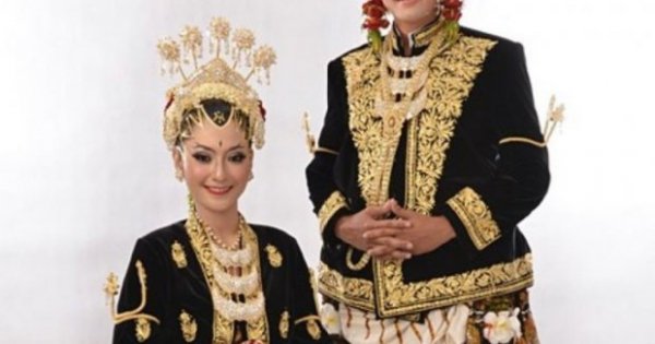 6 Baju Adat Jawa Tengah, Makna dan Fungsinya - Varia Katadata.co.id