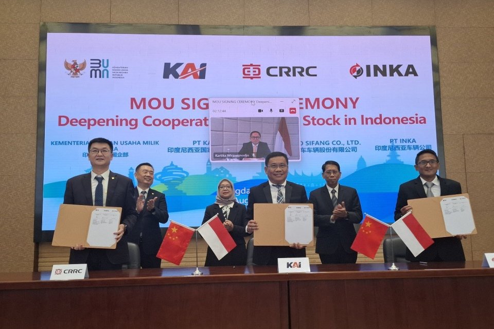 PT KAI MoU Pendalaman Kerja Sama Terkait Sarana dengan Perusahaan China dan INKA - Industri ...