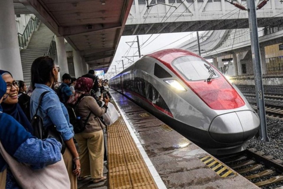Kereta Cepat Whoosh Layani 6,06 Juta Penumpang Sepanjang 2024 ... Kereta Cepat Whoosh Layani 6,06 Juta Penumpang Sepanjang 2024 ...