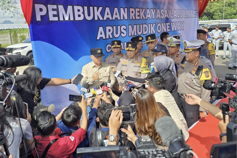 Menhub Berlakukan Rekayasa Lalu Lintas One Way di Tol Cikampek-Kalikangkung - Nasional Katadata ...