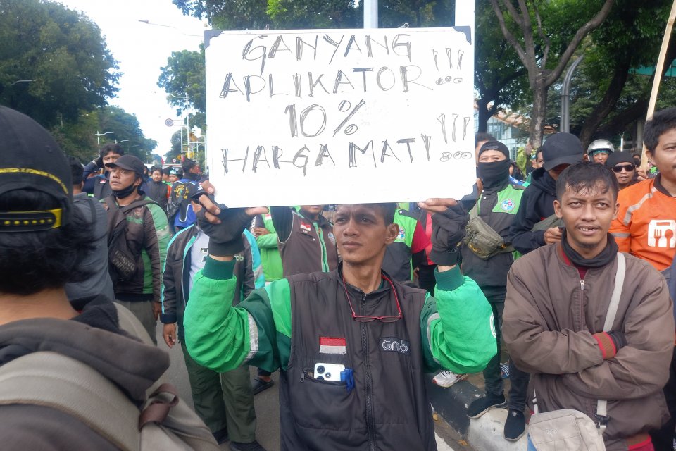 Lebih dari 1.000 Ojol Demo di Kawasan Patung Kuda, Jalan Merdeka Selatan Ditutup - Industri ...