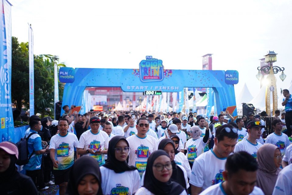 PLN Mobile Color Run 2025 di Palembang, Pecah! - Info Katadata.co.id