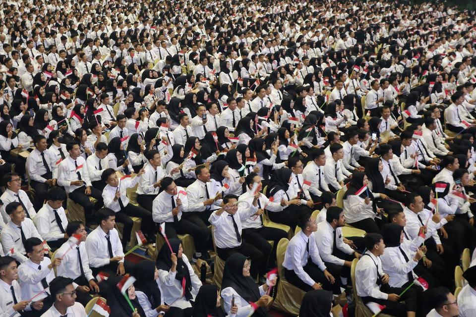 Guru Non-ASN Dapat Insentif Rp 2,1 Juta dan Cair Agustus 2025, Ini Syaratnya - Makro Katadata.co.id