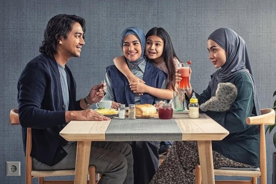 Sinopsis Film La Tahzan: Cinta, Dosa, Luka, Adaptasi Kisah Perselingkuhan Viral - Varia Katadata ...