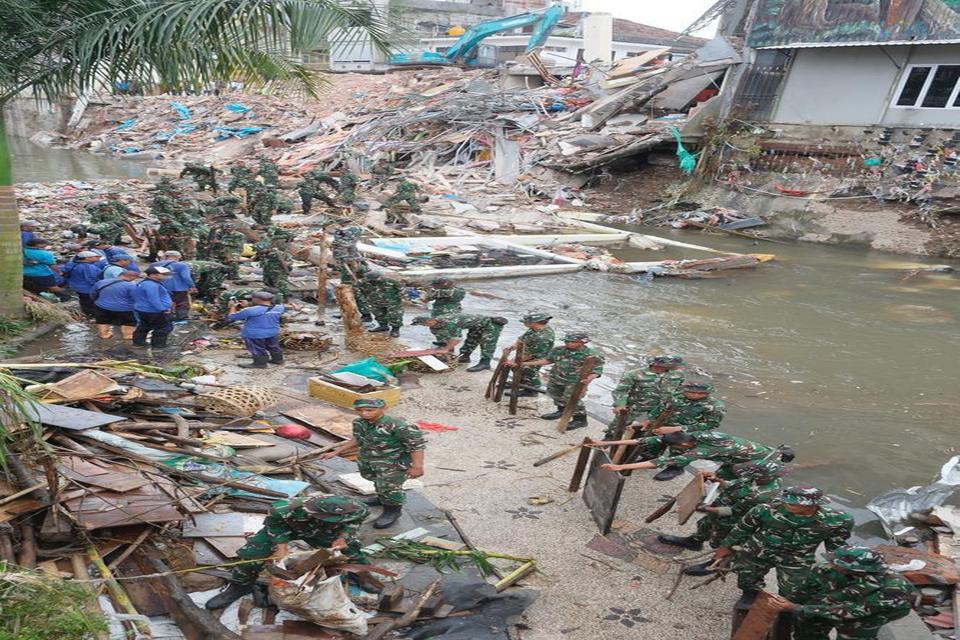 Menteri LH Perkirakan Timbulan Sampah Banjir Bali Capai Ratusan Ton - Ekonomi Sirkular Katadata ...