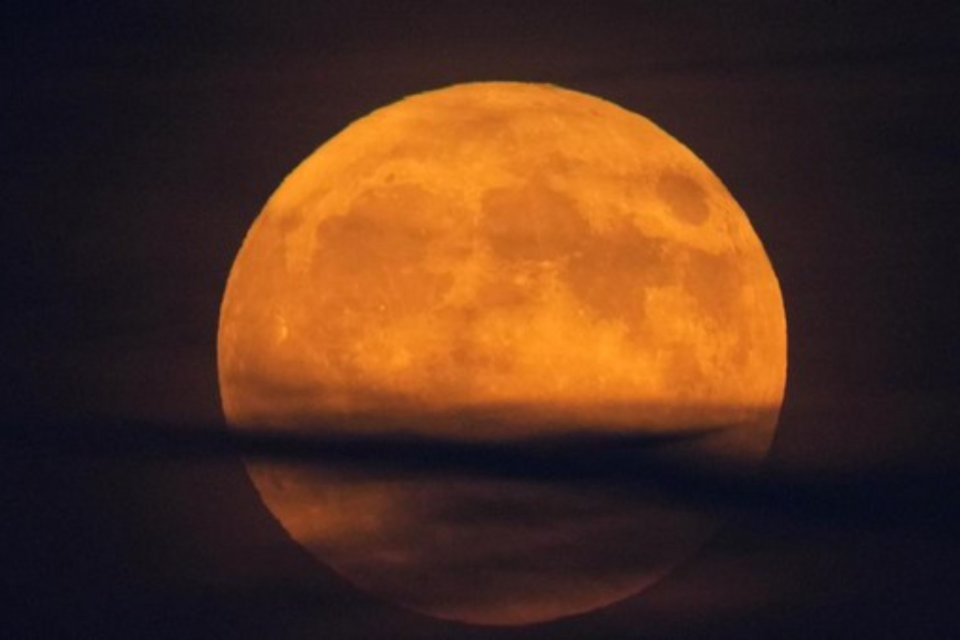 Apa itu Fenomena Supermoon? Bulan Berada di Jarak Terdekat Bumi - Varia ...