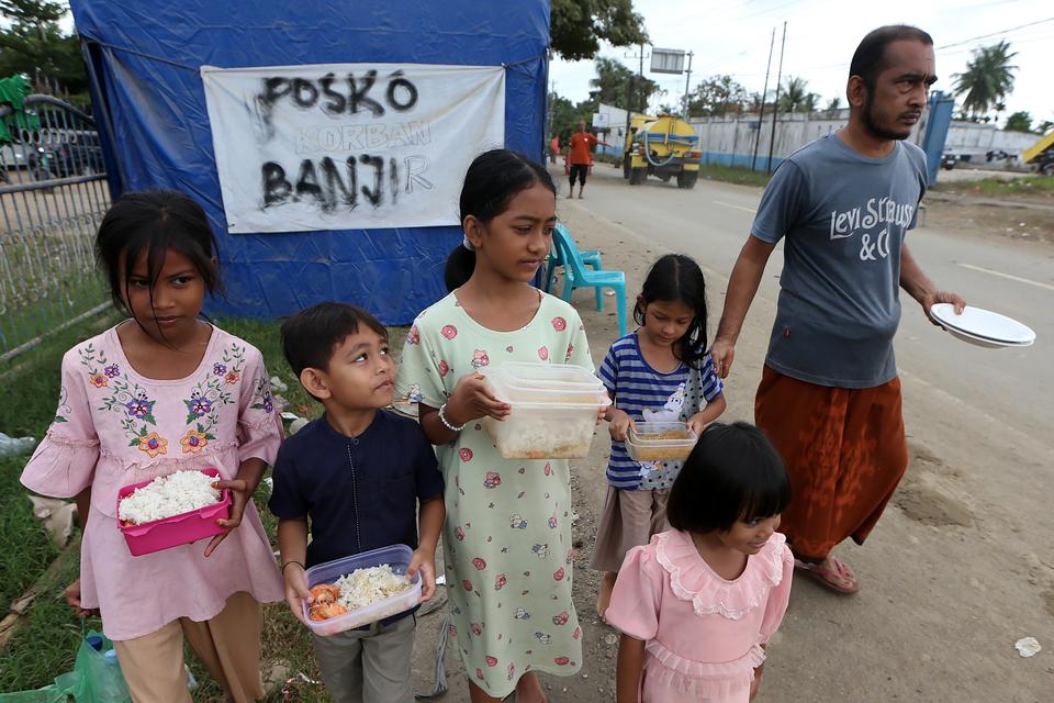 Dapur Umum Polri Terus Beroperasi Layani Warga di Aceh Tamiang dan ...