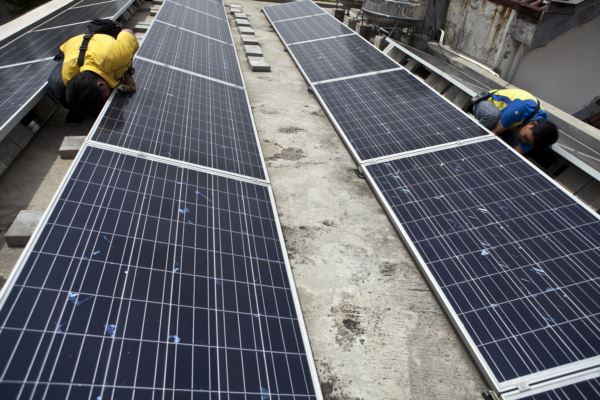 PLN Segera Lelang Proyek 1.000 PLTS - Energi Katadata.co.id